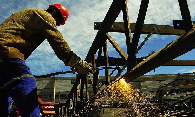 Setor industrial em MG encolhe 2,3% e PIB do estado cresce 0,3% no ...