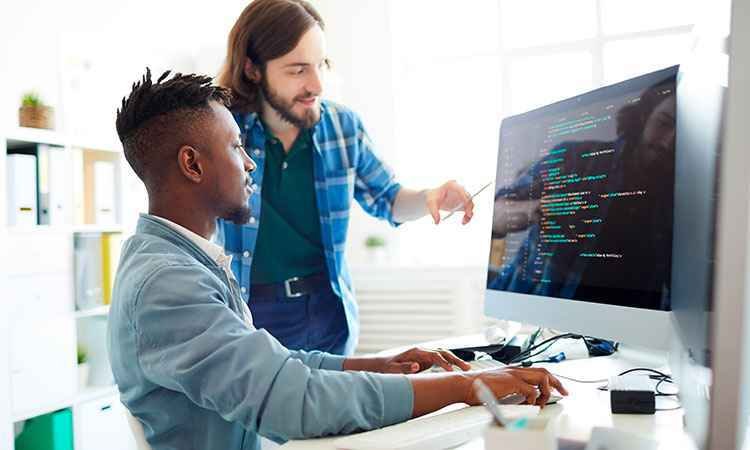 O que faz um programador? Conheça o profissional ligado à Tecnologia da ...