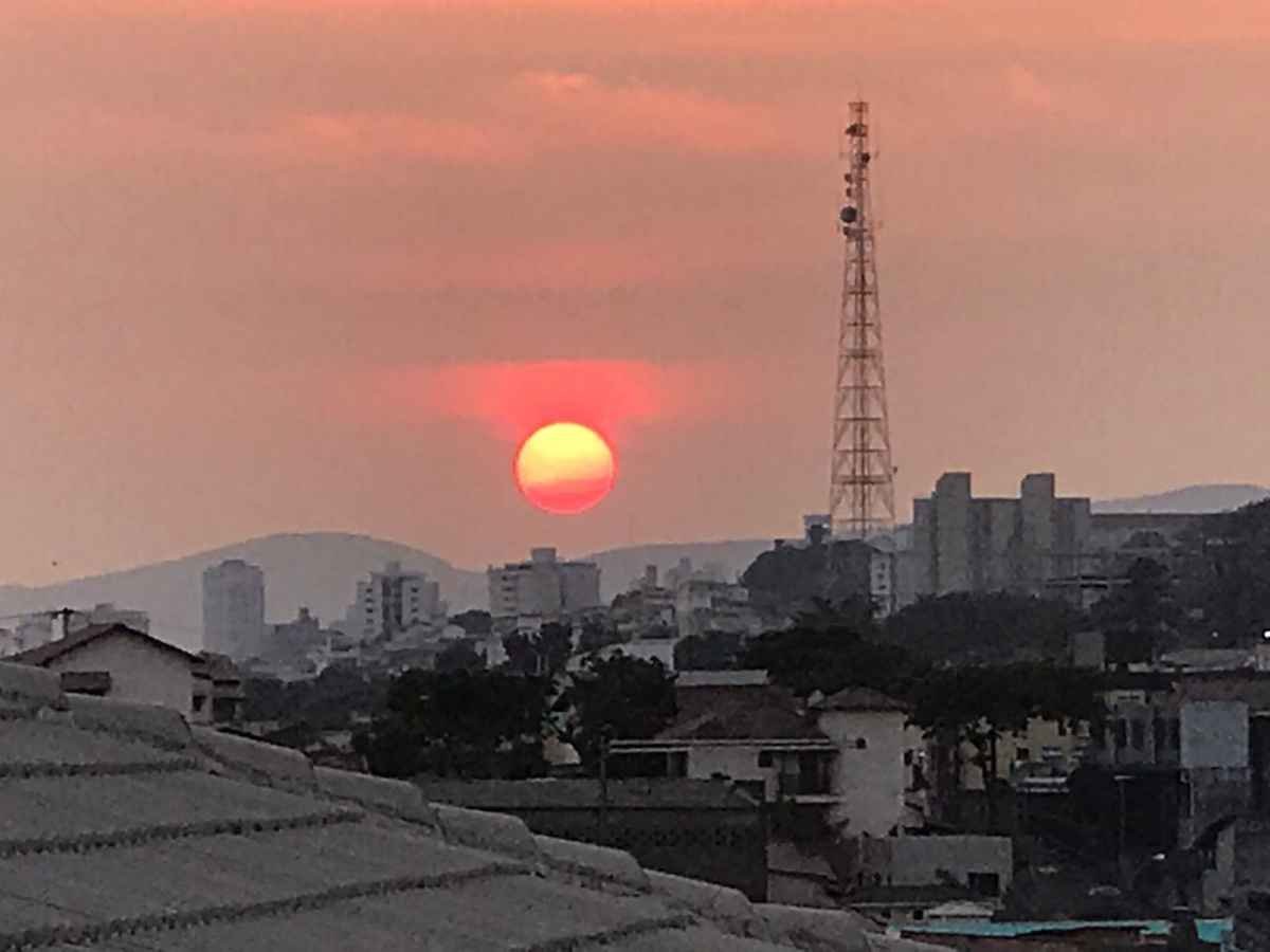 Sol vermelho, dias quentes e possibilidade de chuva: confira a previsão ...